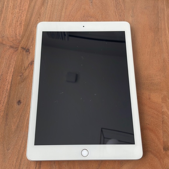 Apple | Tablets & Accessories | Ipad 6th Gen 28gb | Poshmark
